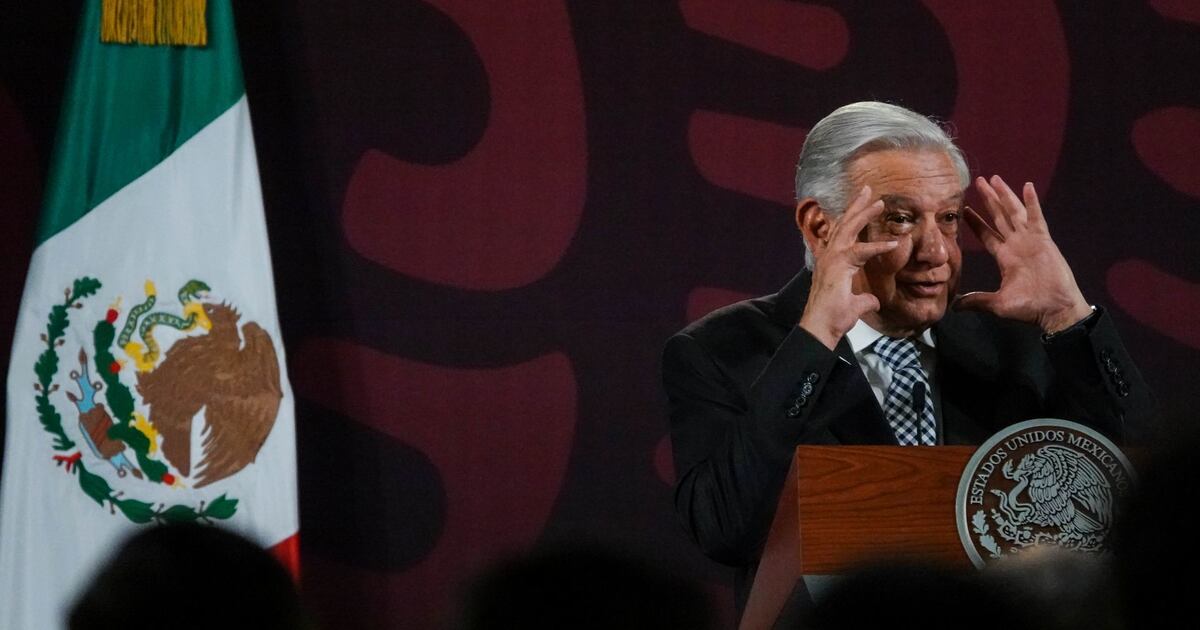 Tacha AMLO de Tacha AMLO de